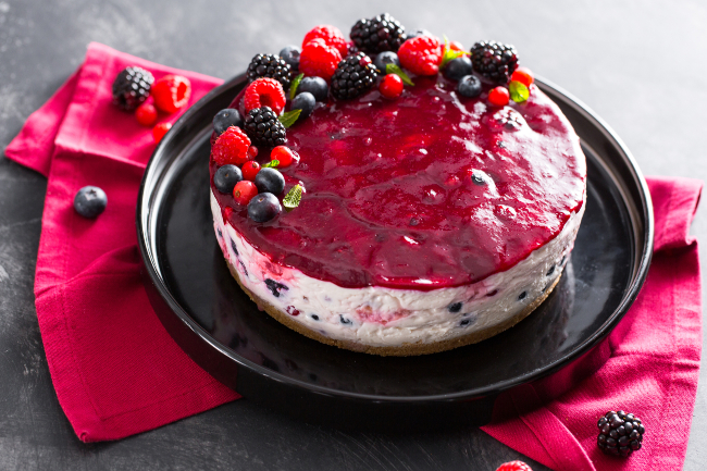 Cheesecake aux fruits rouges - Recettes italiennes par GialloZafferano