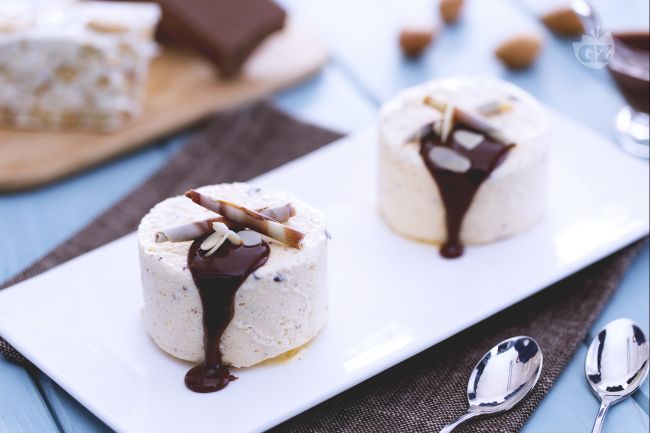 Semifreddo au nougat - Recettes italiennes par GialloZafferano