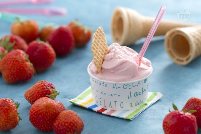 Glace à la fraise - Recettes italiennes par GialloZafferano